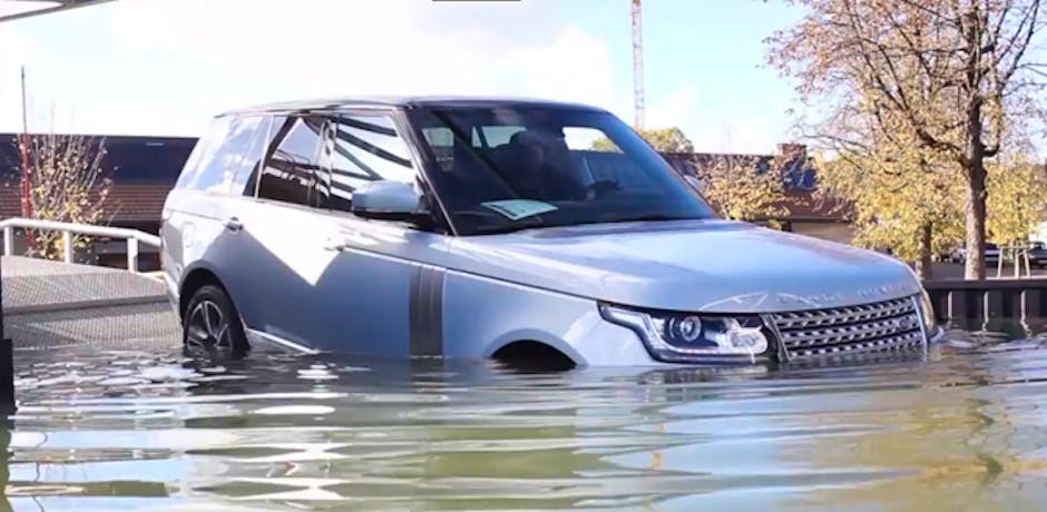 Range Rover Hybrid video review shows electric mode, wading ability ...