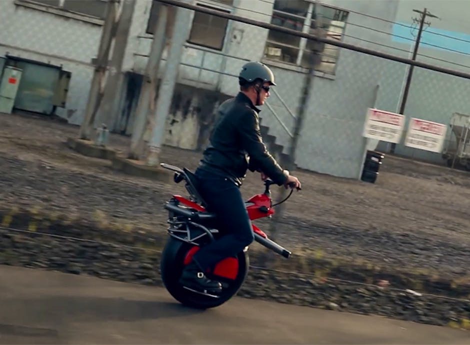 Ryno one-wheeled electric motorcycle defies gravity | Recombu
