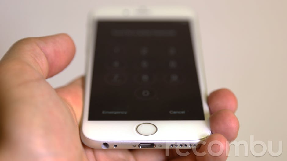 Hydrogen fuel cell tech gives your iPhone a week’s juice per charge ...