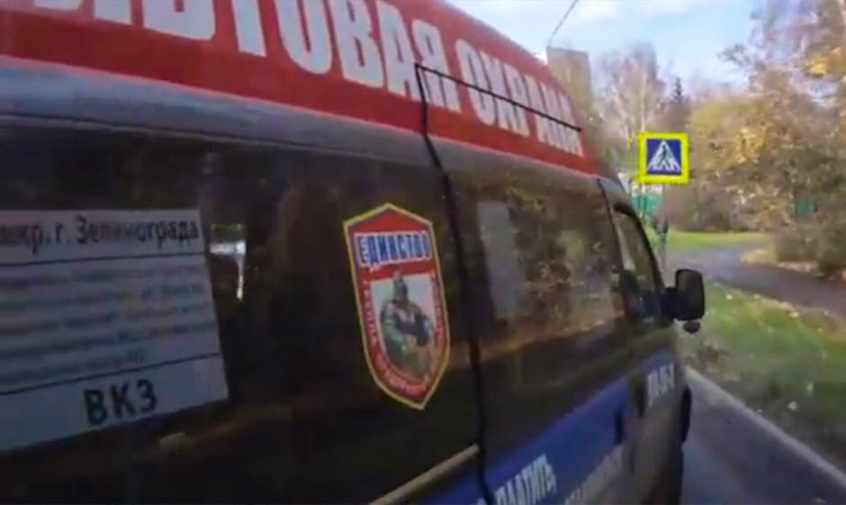 Russian bus driver punishes errant drivers by repeatedly ramming into ...