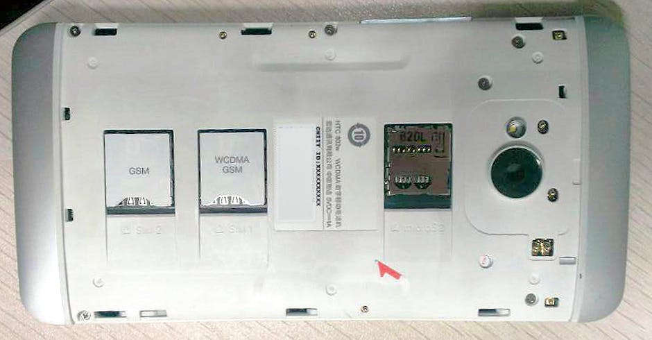 HTC 802W: Dual SIM HTC One with removable storage?