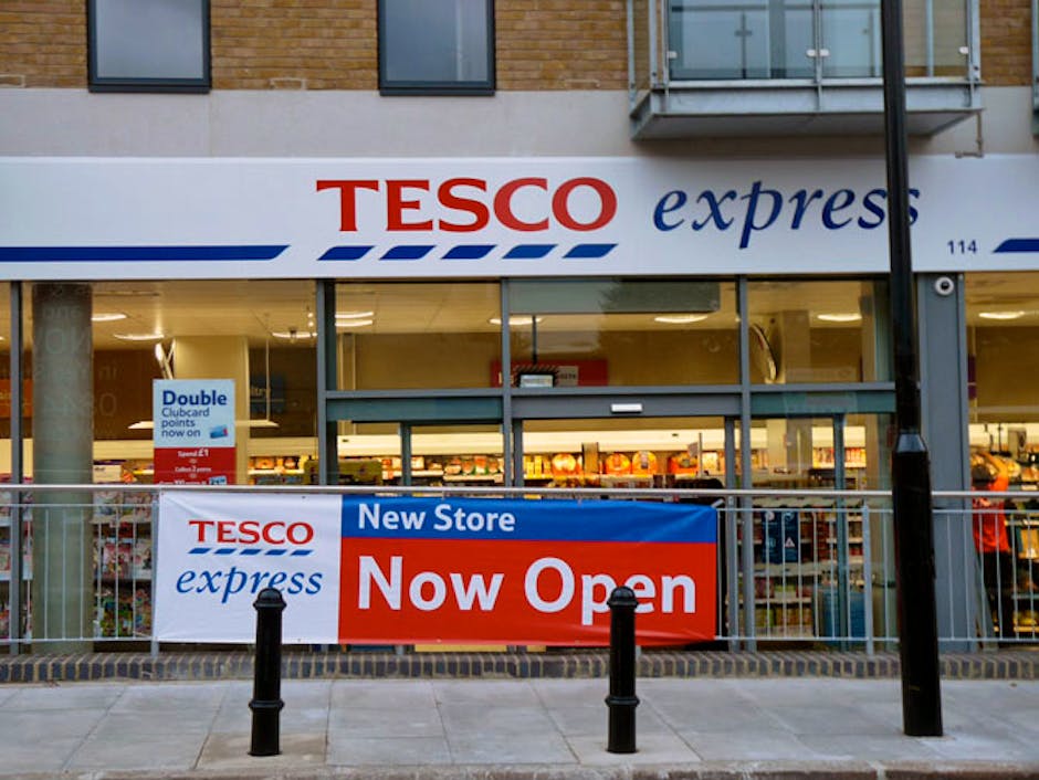 Mayor drives car into Tesco Express supermarket | Recombu